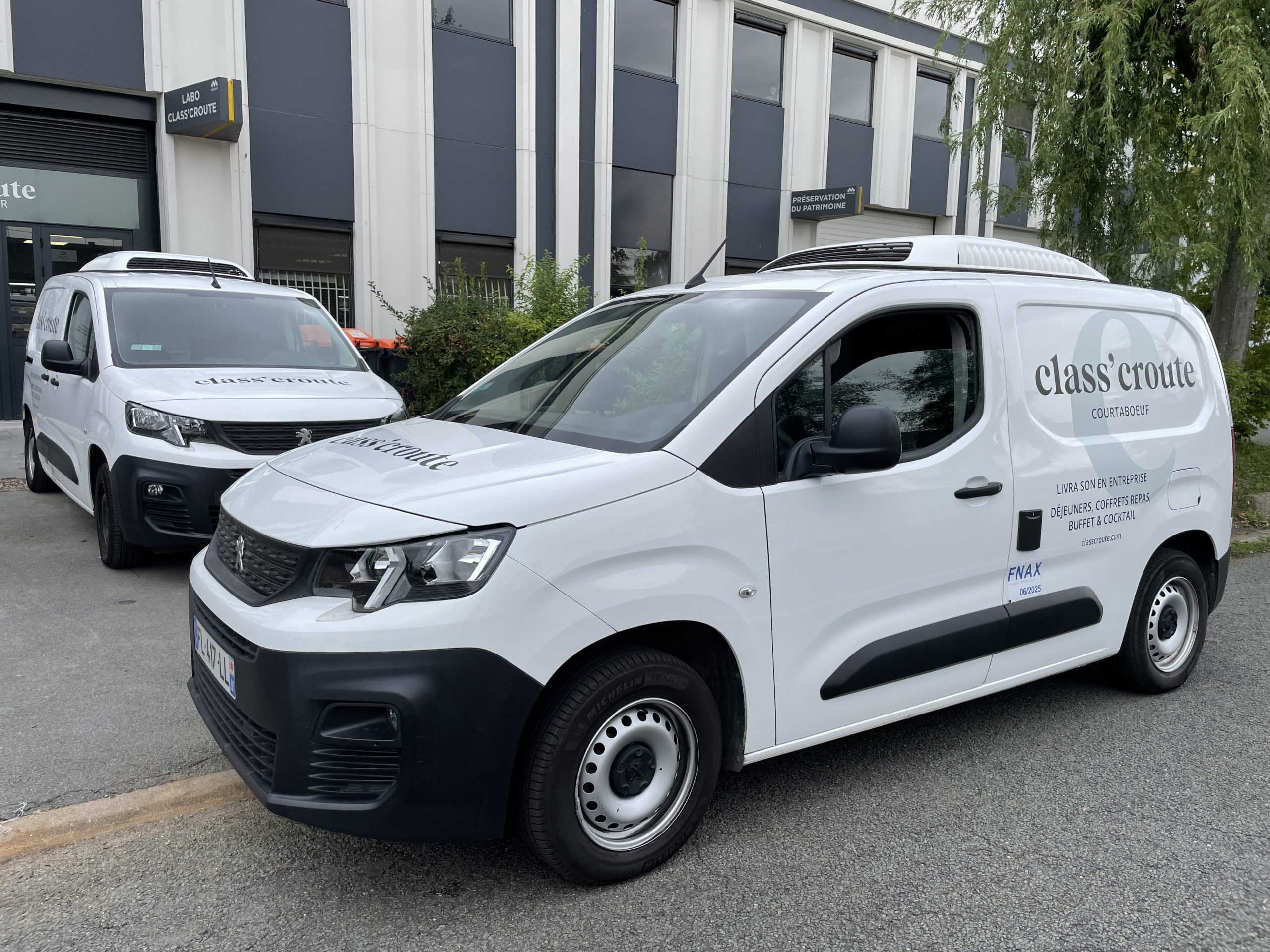 Publicité simple sur véhicule - Esopose, pour que la pose s’impose